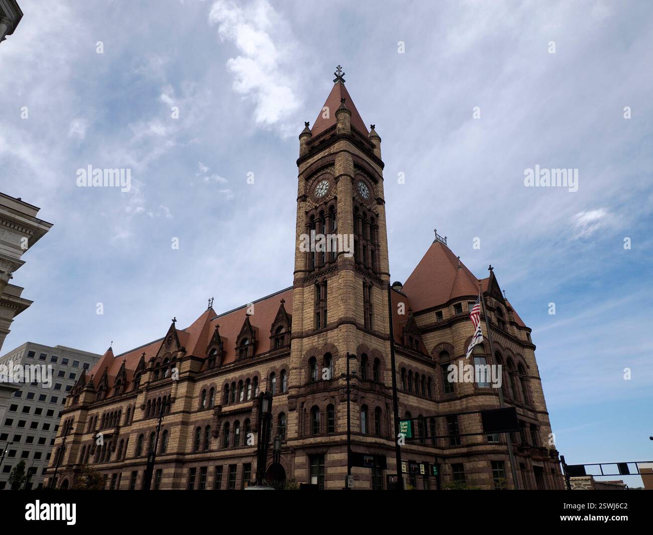 the cincinnati city hall building exterior view Stock Photo - Alamy
