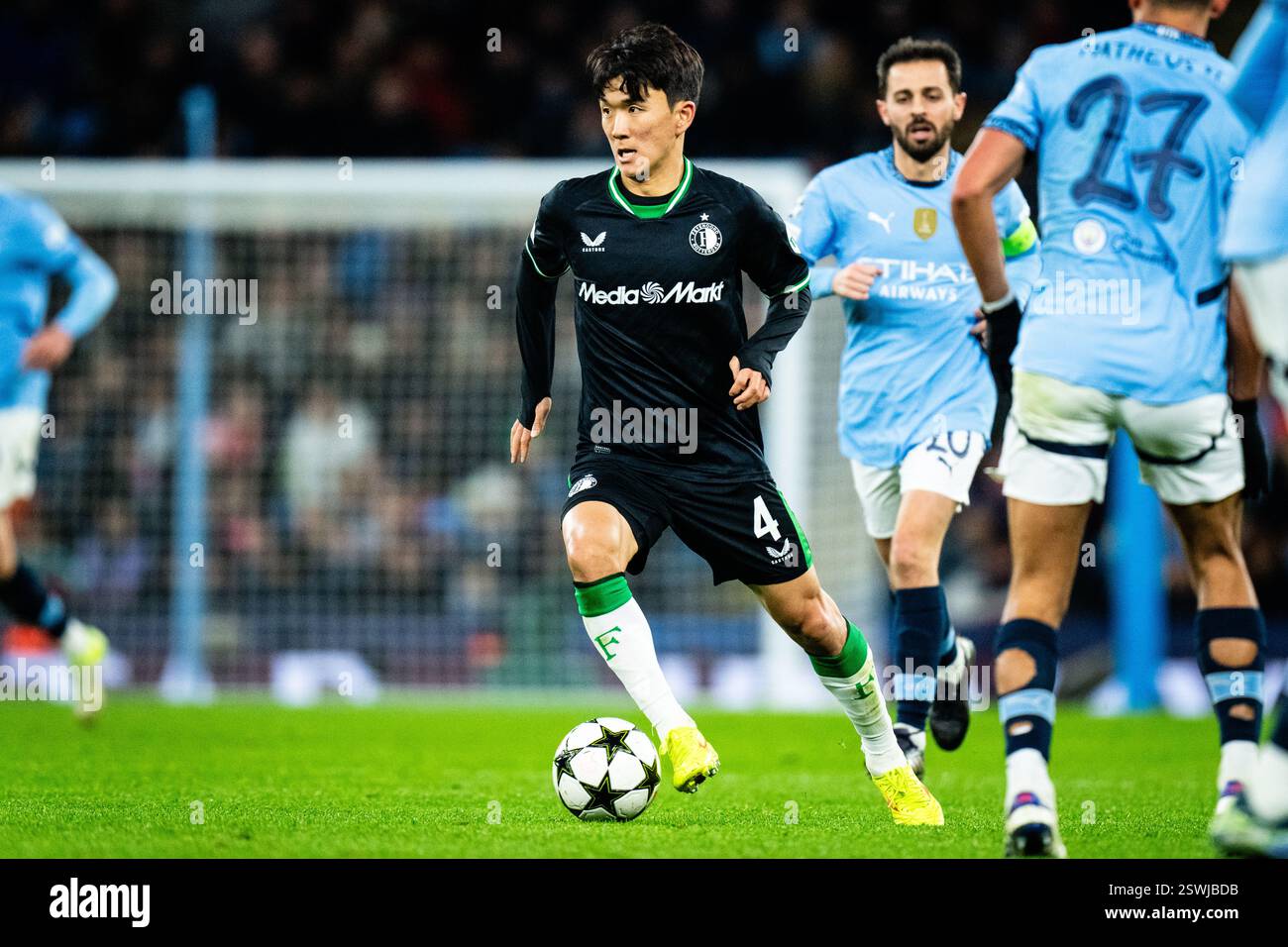 Manchester - In-beom Hwang of Feyenoord during the fifth round of new ...