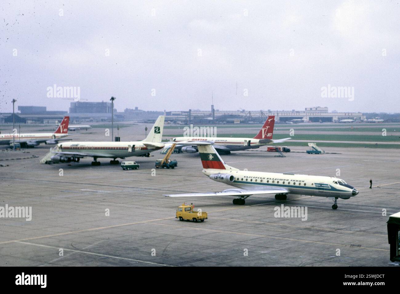 Heathrow airport 1970s hi-res stock photography and images - Alamy