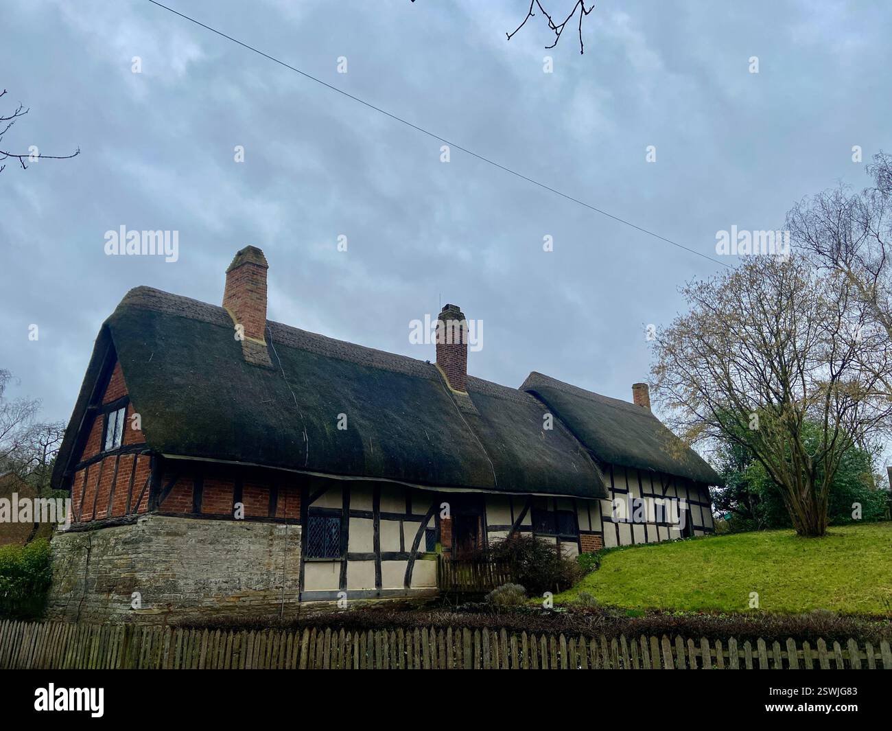 Non Exclusive: Anne Hathaway's Cottage, the family home of Anne ...