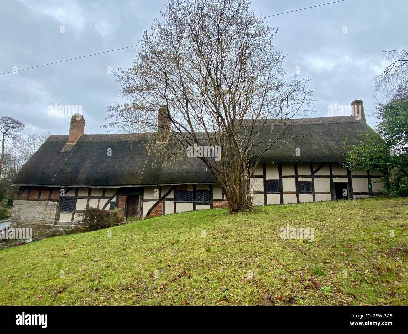 Non Exclusive: Anne Hathaway's Cottage, the family home of Anne ...