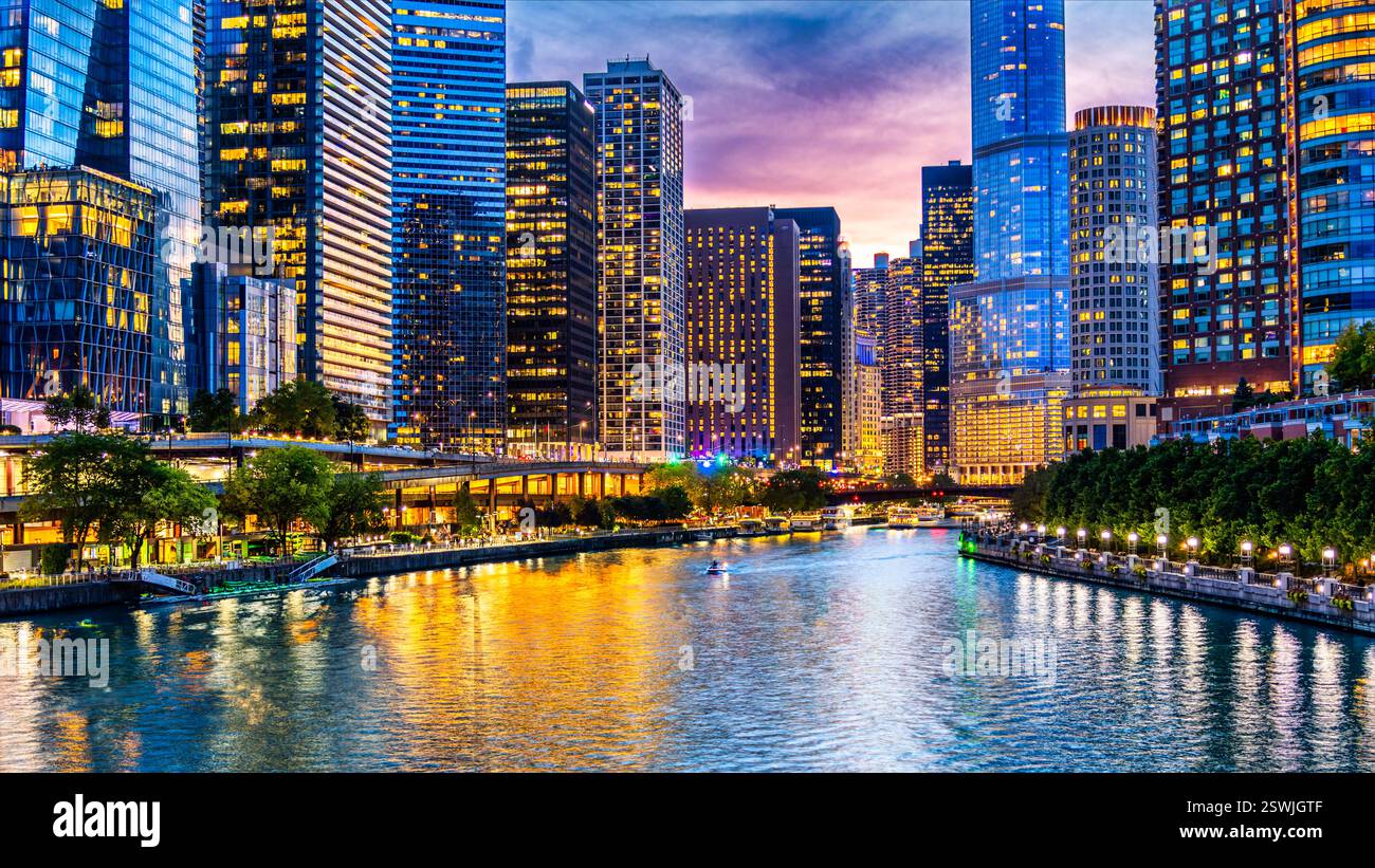 Chicago, Illinois skyline at dusk Stock Photo - Alamy