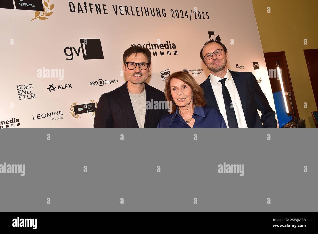 FFF Berlinale Empfang 2025 Berlin Senta Berger mit ihren Söhnen Simon ...