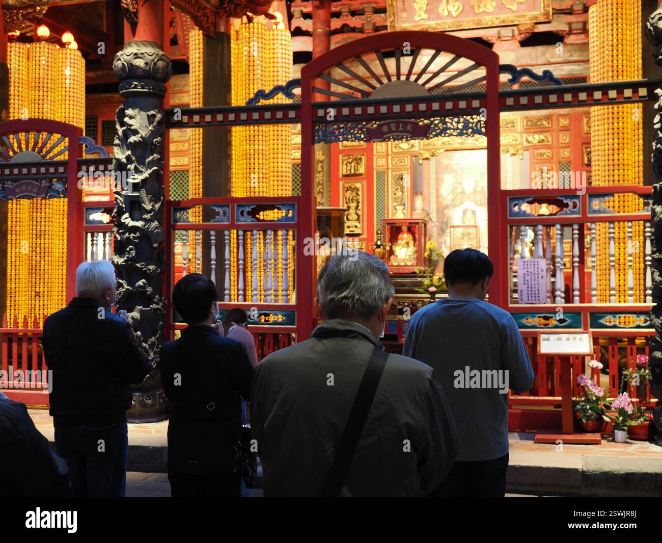 Image of people praying in the Longshan Temple Stock Photo - Alamy