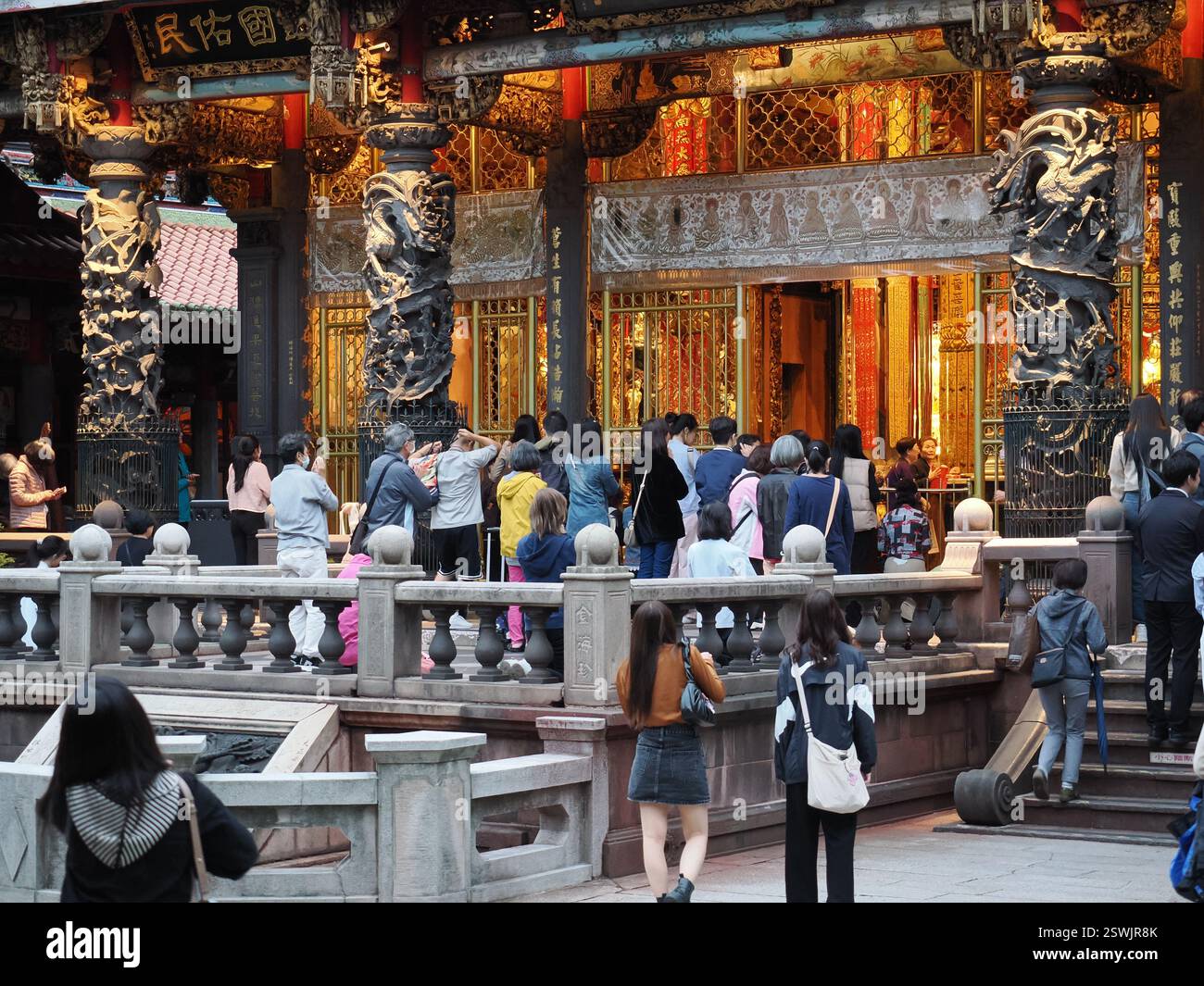 Image of people praying in the Longshan Temple Stock Photo - Alamy