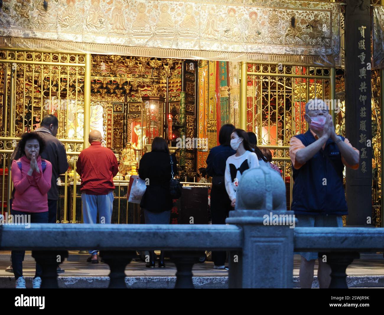 Image of people praying in the Longshan Temple Stock Photo - Alamy
