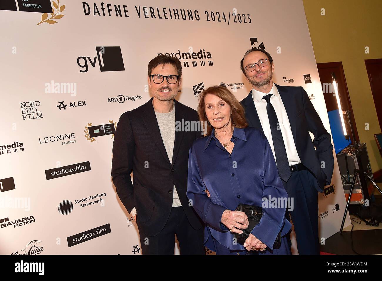 FFF Berlinale Empfang 2025 Berlin Senta Berger mit ihren Söhnen Simon ...