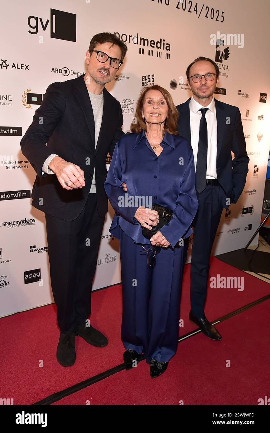 FFF Berlinale Empfang 2025 Berlin Senta Berger mit ihren Söhnen Simon ...