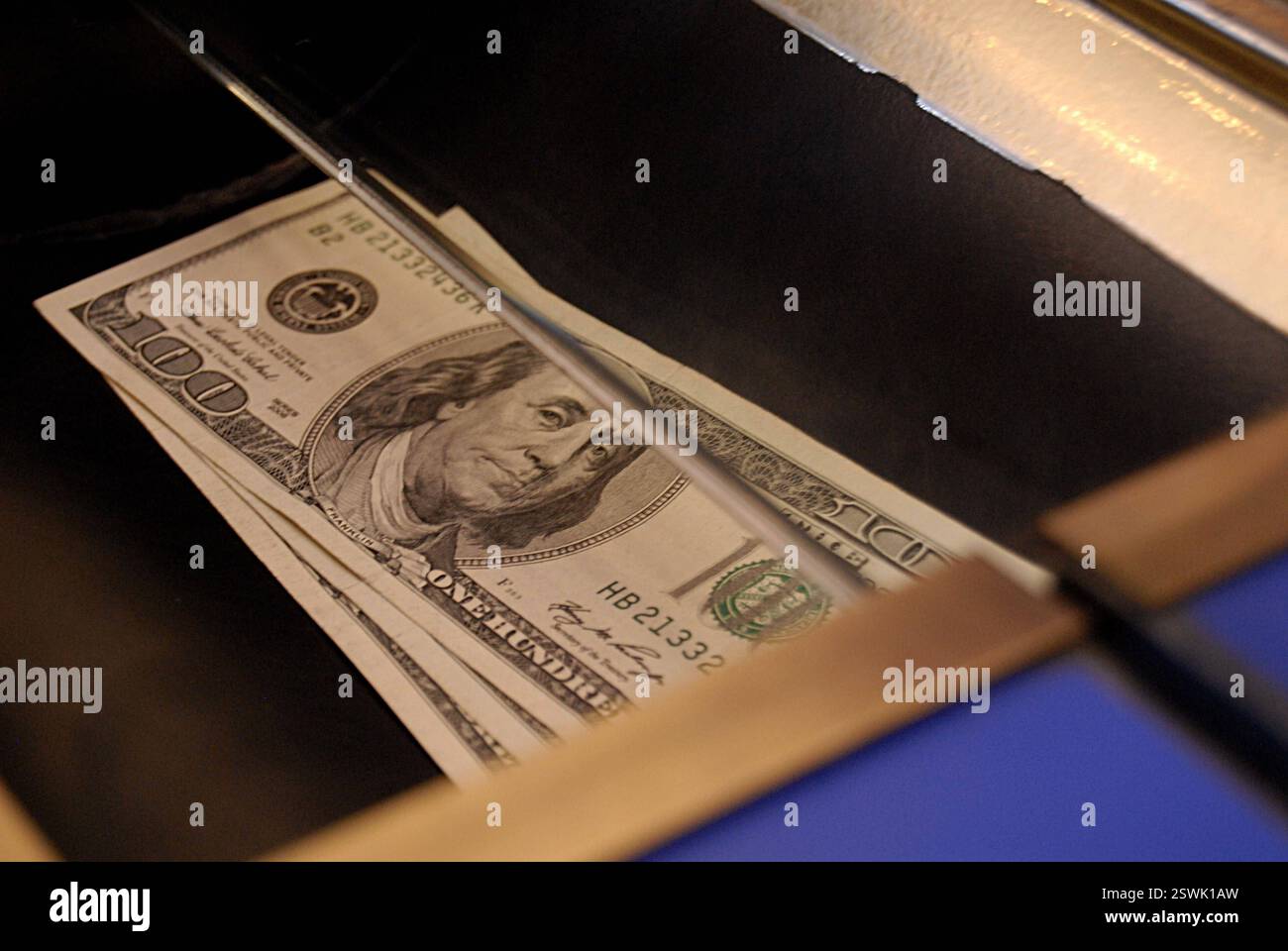 PARIS/FRANCE American travelers changing USA dollars bills to Euro at ...