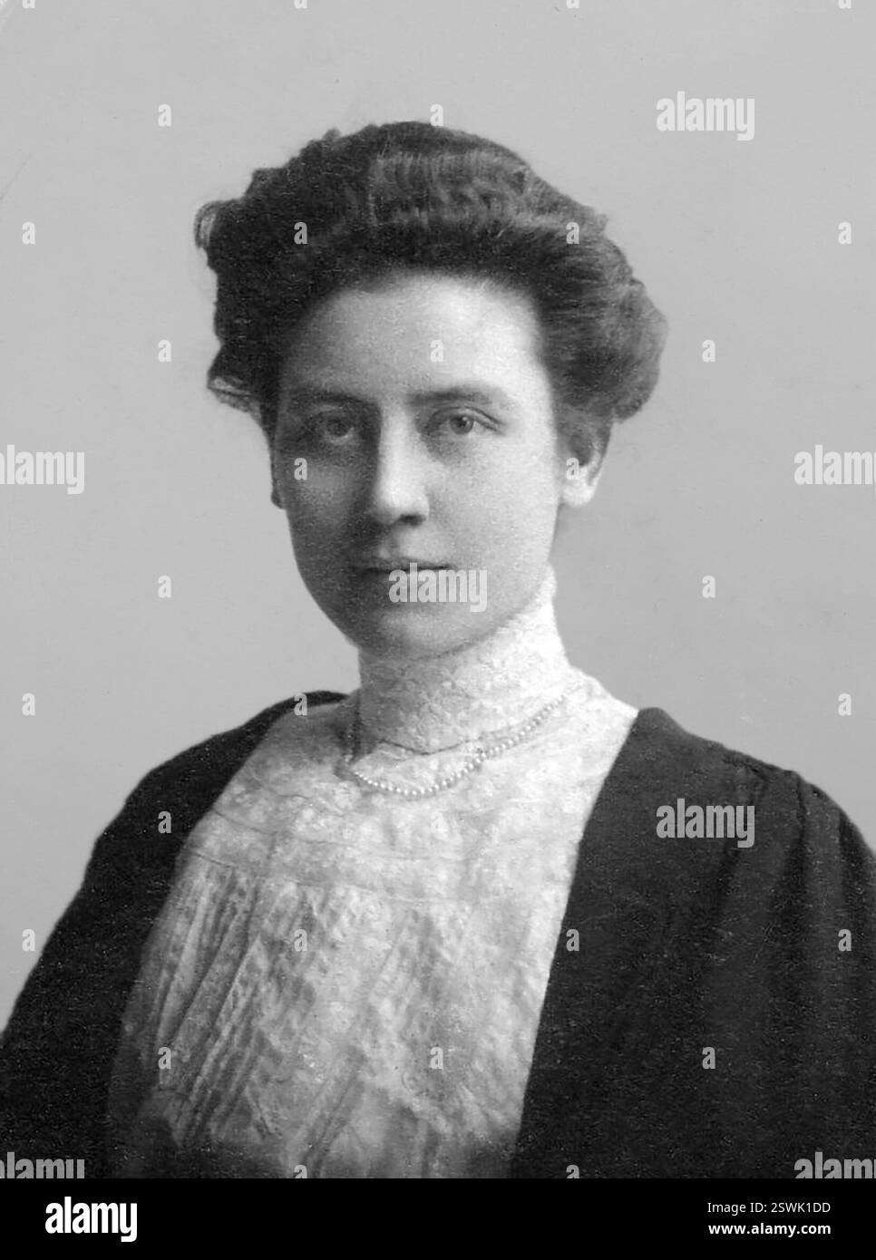 Jennie Smillie Robertson (1878-1981), known throughout her career as ...