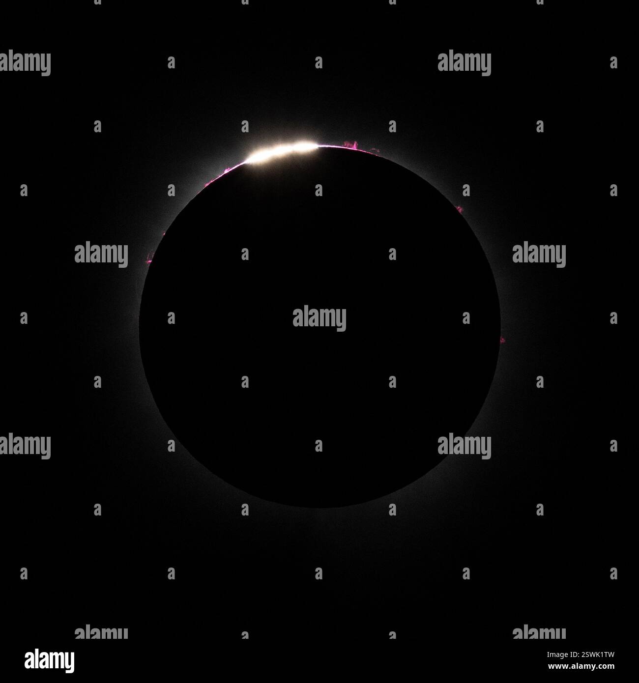 Bailey's Beads of a total solar eclipse in Dallas, Texas on Monday ...