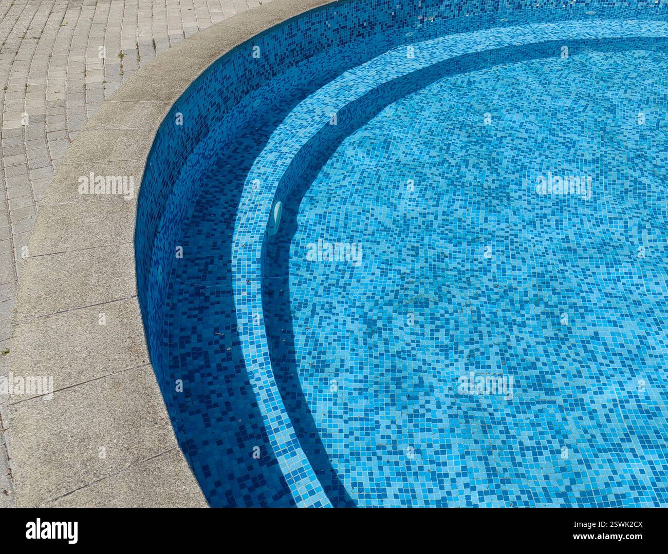 Curved swimming pool hi-res stock photography and images - Alamy
