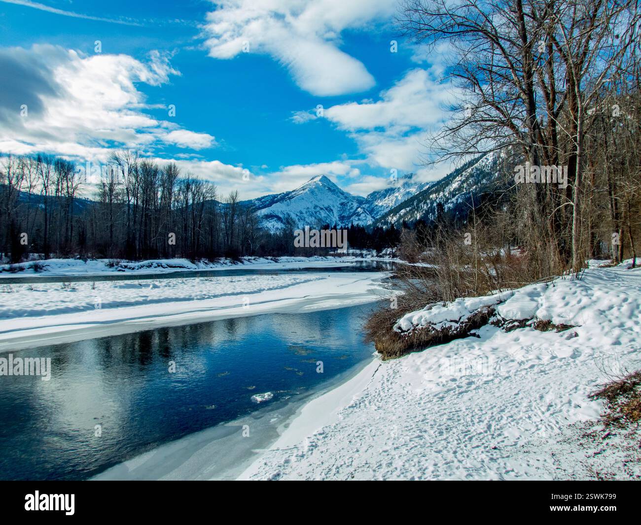 A winter scene at the Wenatchee River at the Waterfront Park in ...