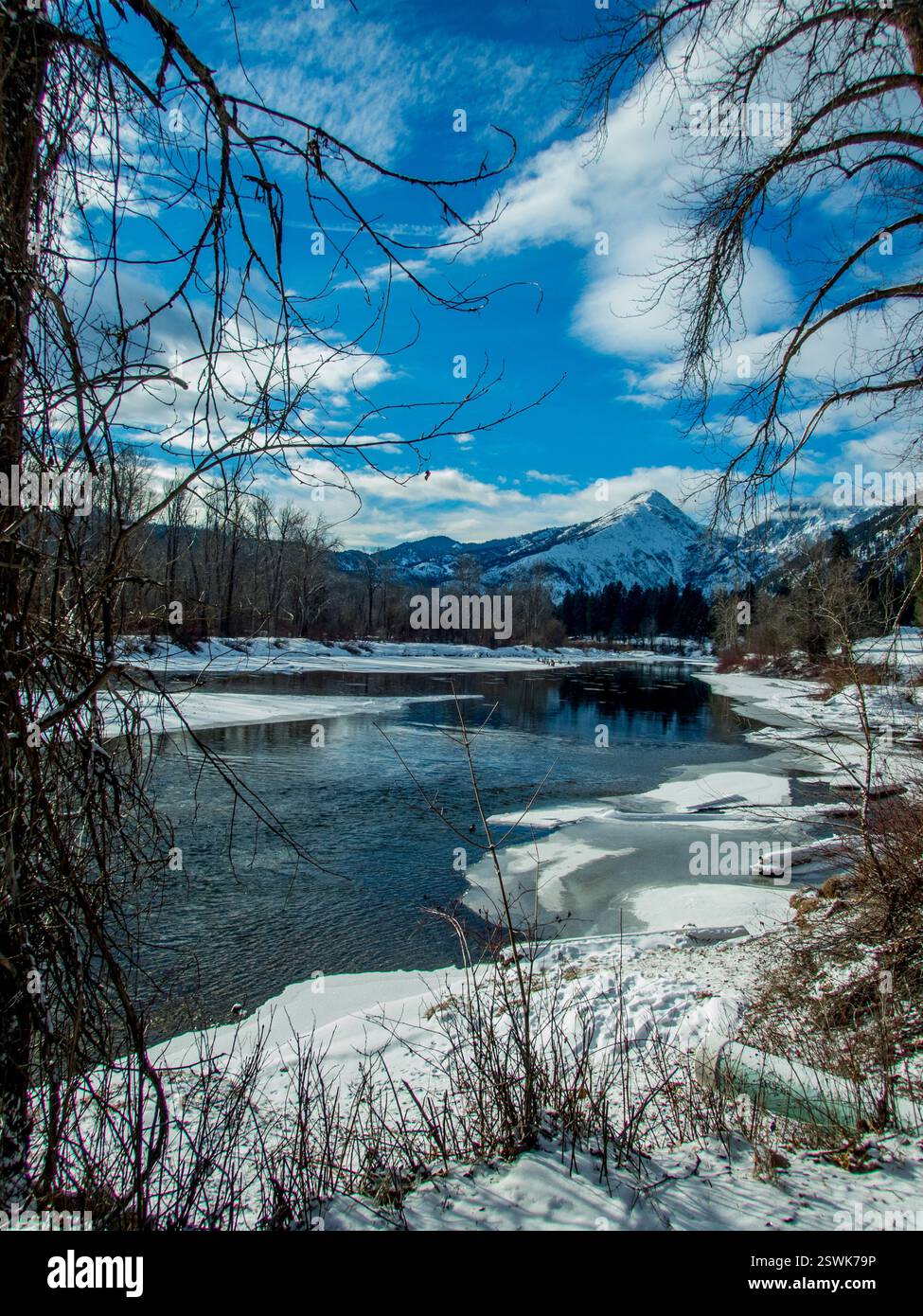 A winter scene at the Wenatchee River at the Waterfront Park in ...