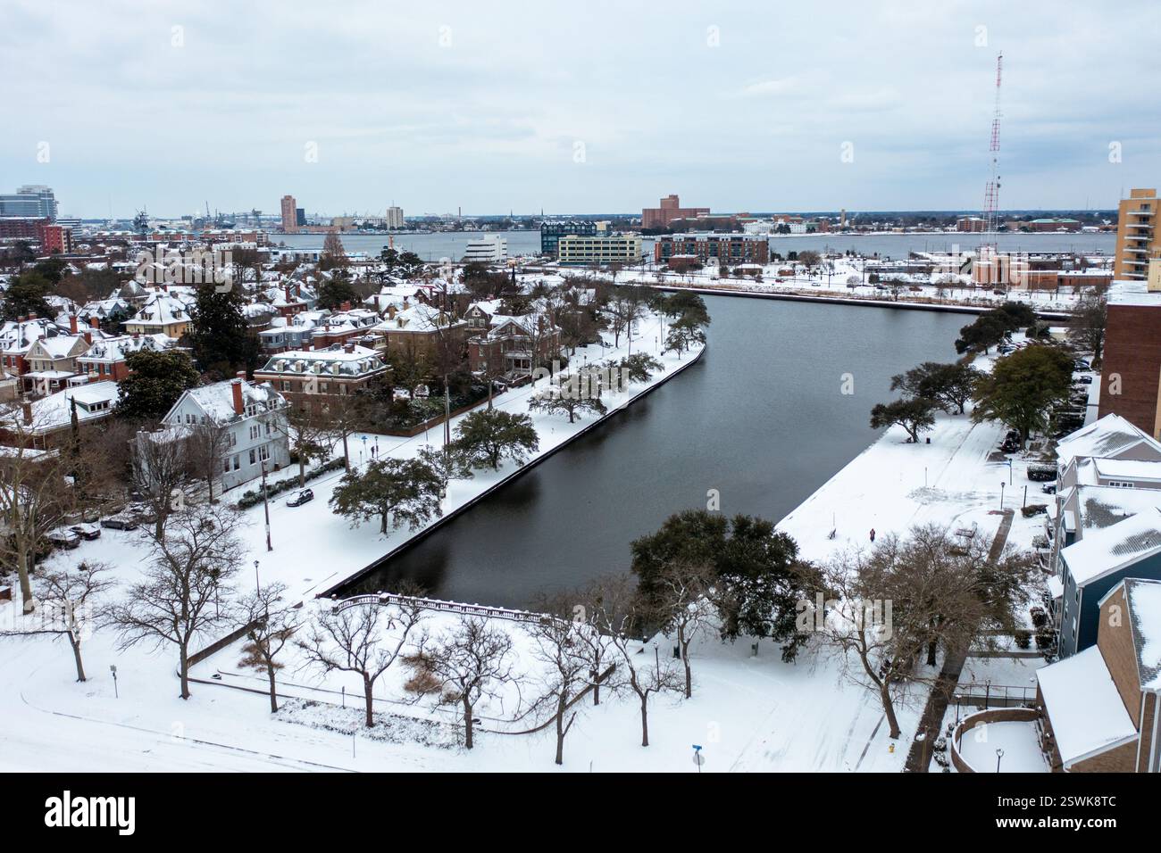 Norfolk aerial view elizabeth river hi-res stock photography and images ...