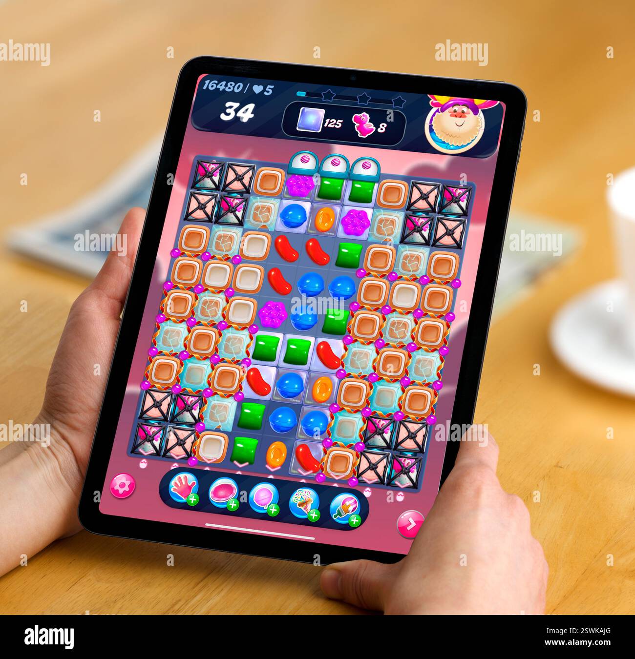 Candy Crush Saga app on an Apple iPad Stock Photo - Alamy