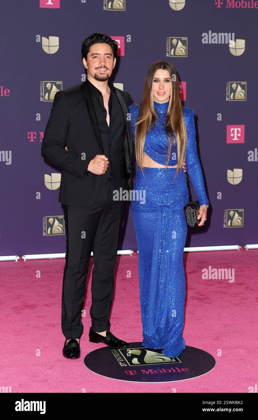 MIAMI, FLORIDA - FEBRUARY 20: Alex Fernández and Alexia Fernandez ...