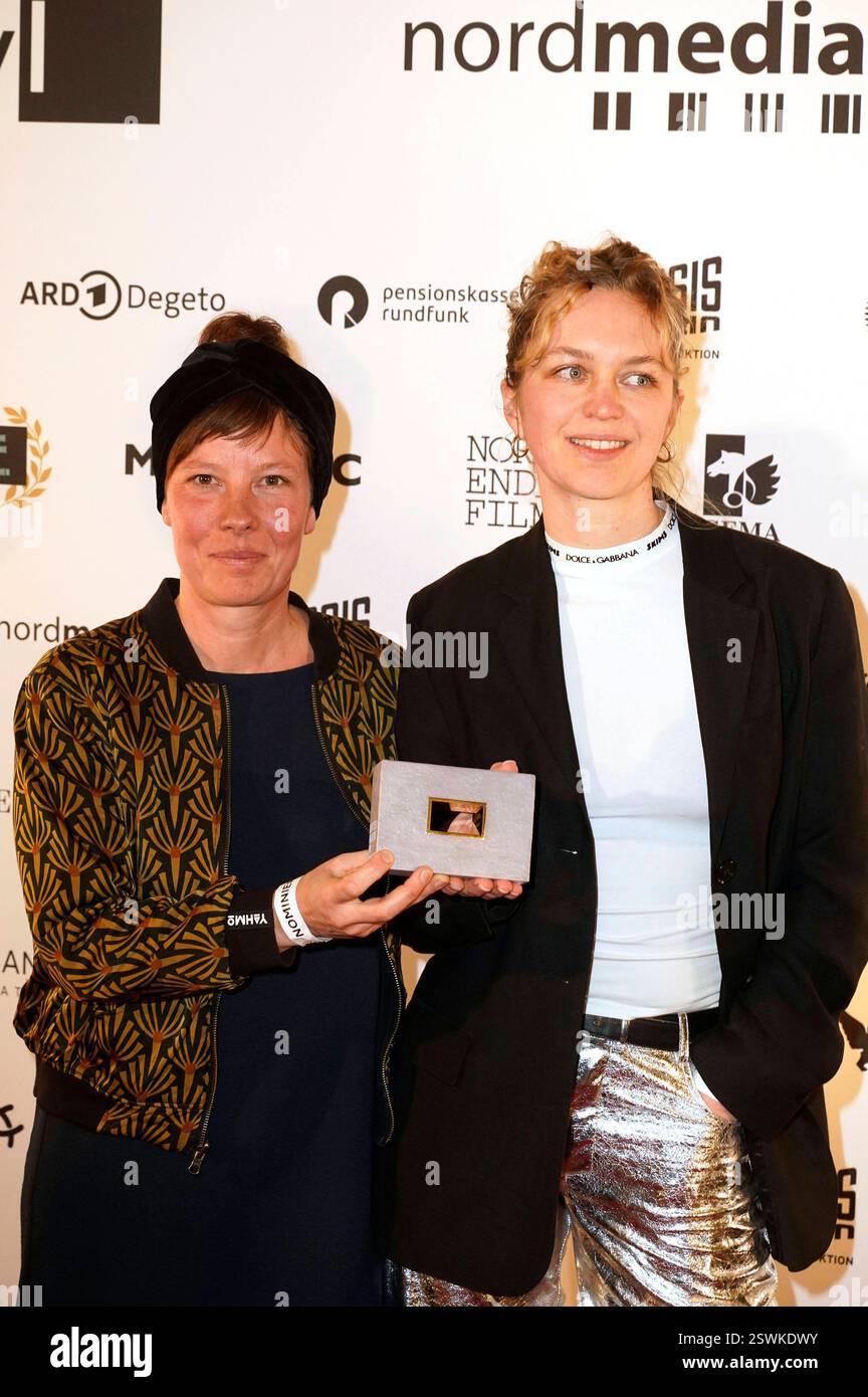 Katharina Buehler und Anne Bolick bei der 12. Verleihung der DAfFNE ...