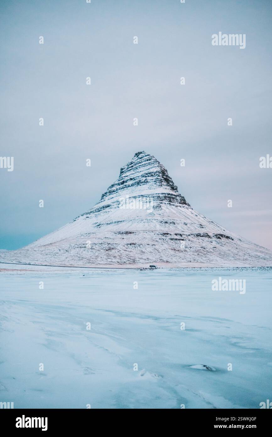 Snow-covered Kirkjufell mountain in winter, Snæfellsnes Peninsula ...