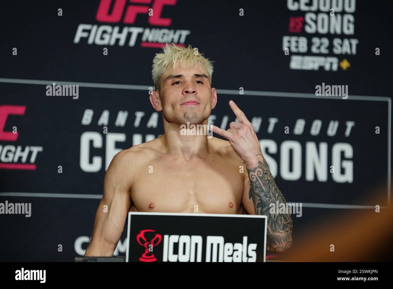 Seattle, Wa, Seattle, Wa, USA. 21st Feb, 2025. Ricky Simon steps on the ...