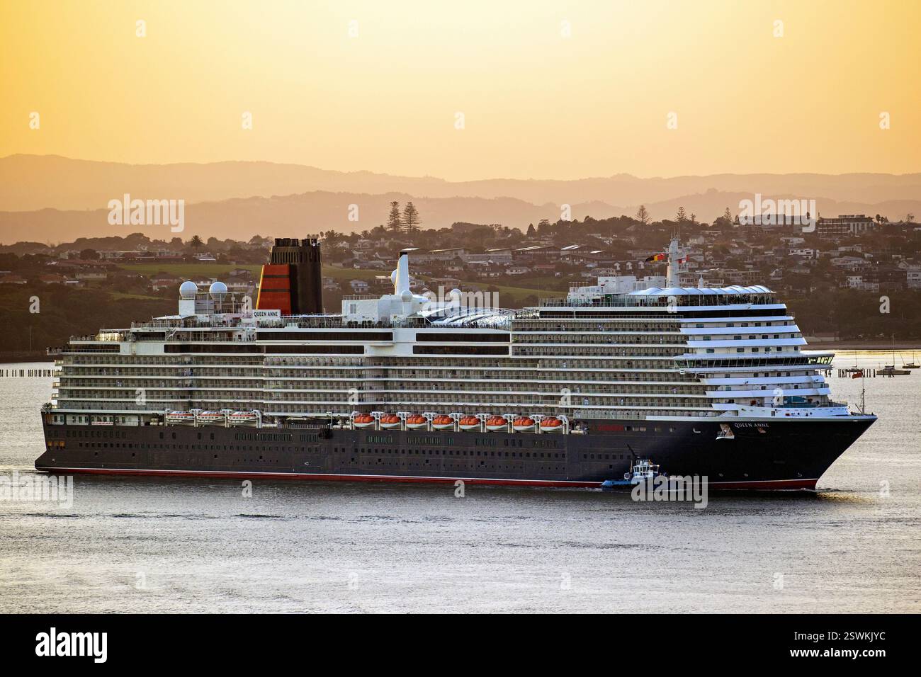 Auckland, New Zealand, 22 Feb, 2025. Cunard’s Queen Anne enters the ...