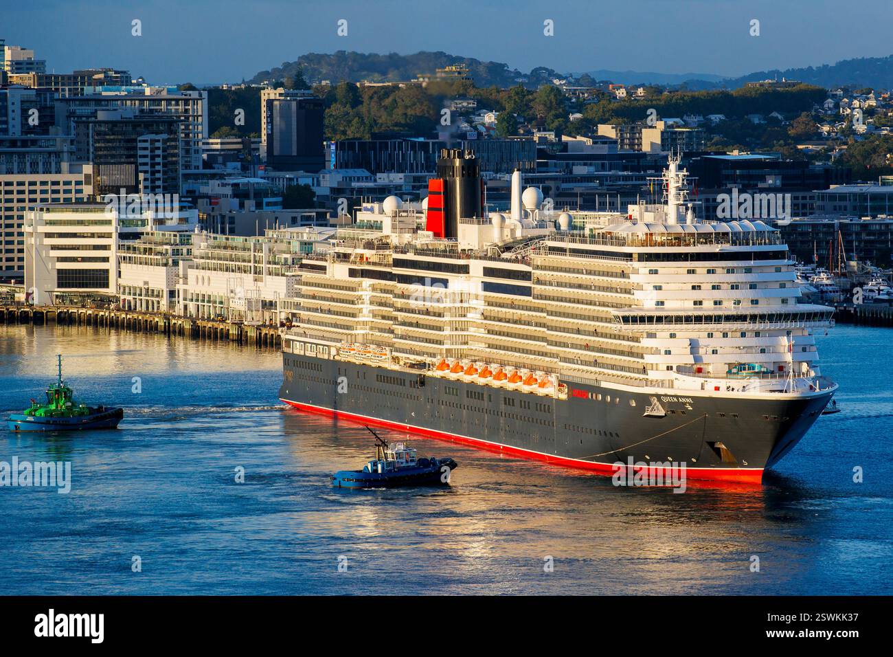 Auckland, New Zealand, 22 Feb, 2025. Cunard’s Queen Anne enters the ...
