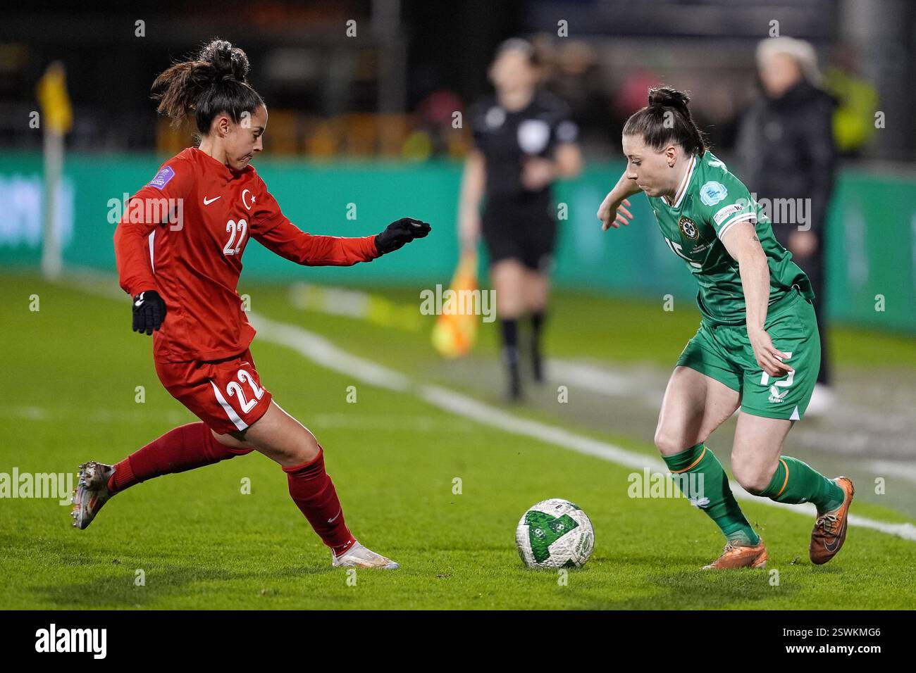 Ireland's Lucy Quinn (right) and Turkey's Fatma Sakar battle for the ...