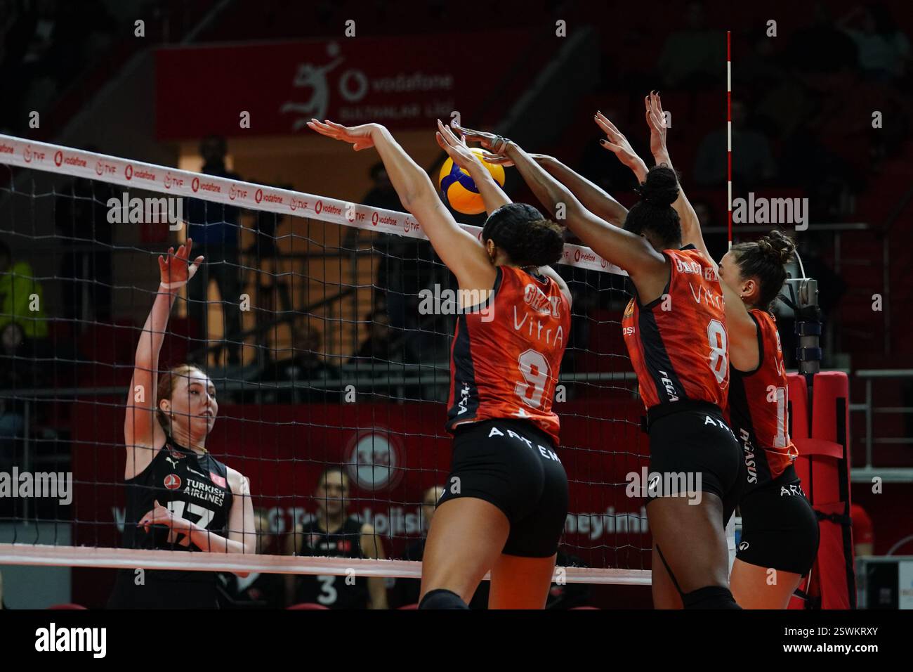 ISTANBUL, TURKIYE - FEBRUARY 09, 2025: Alexa Gray and Sinead Jack-Kisal ...