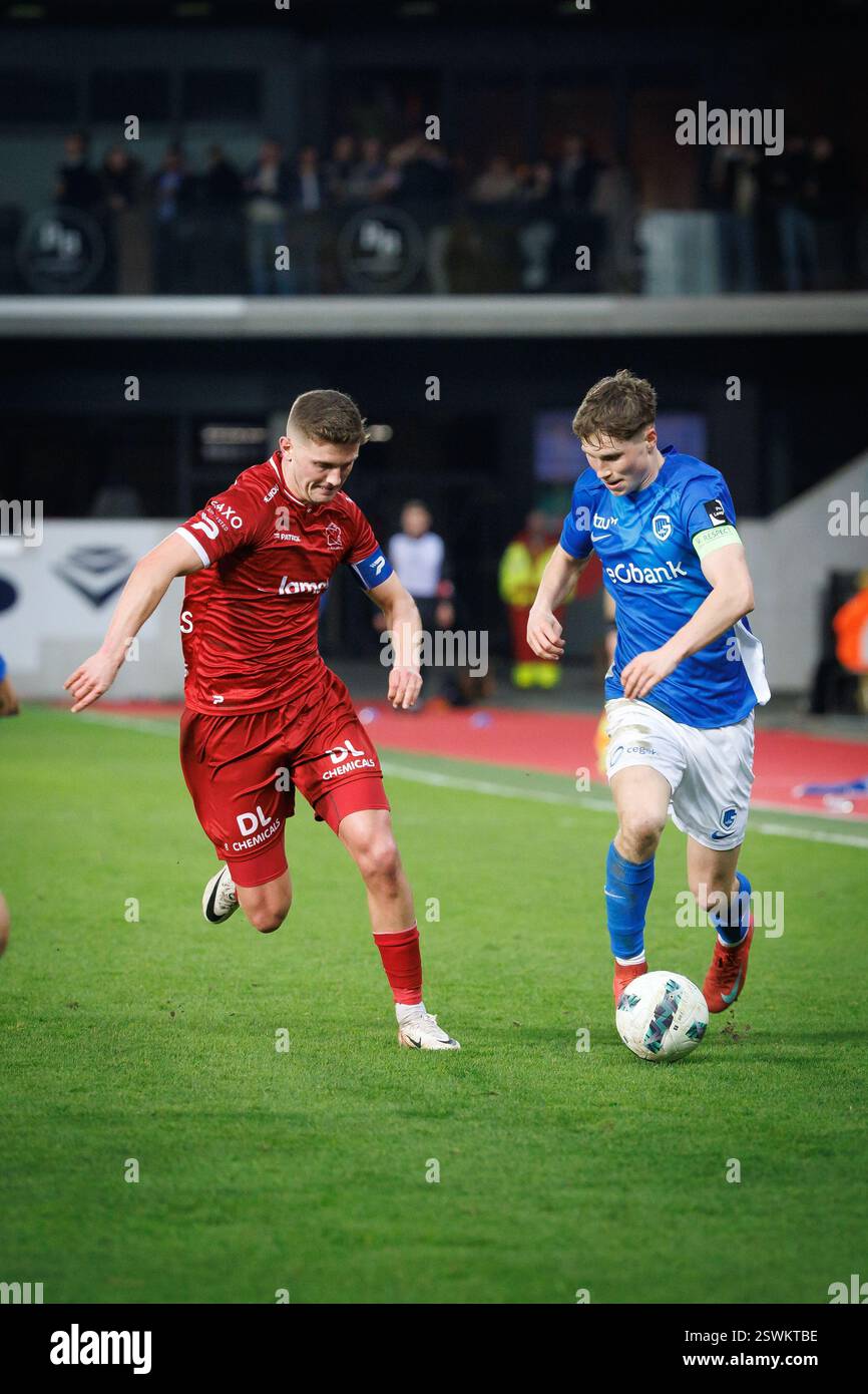 Waregem, Belgium. 21st Feb, 2025. Essevee's Nicolas Rommens and Genk's ...