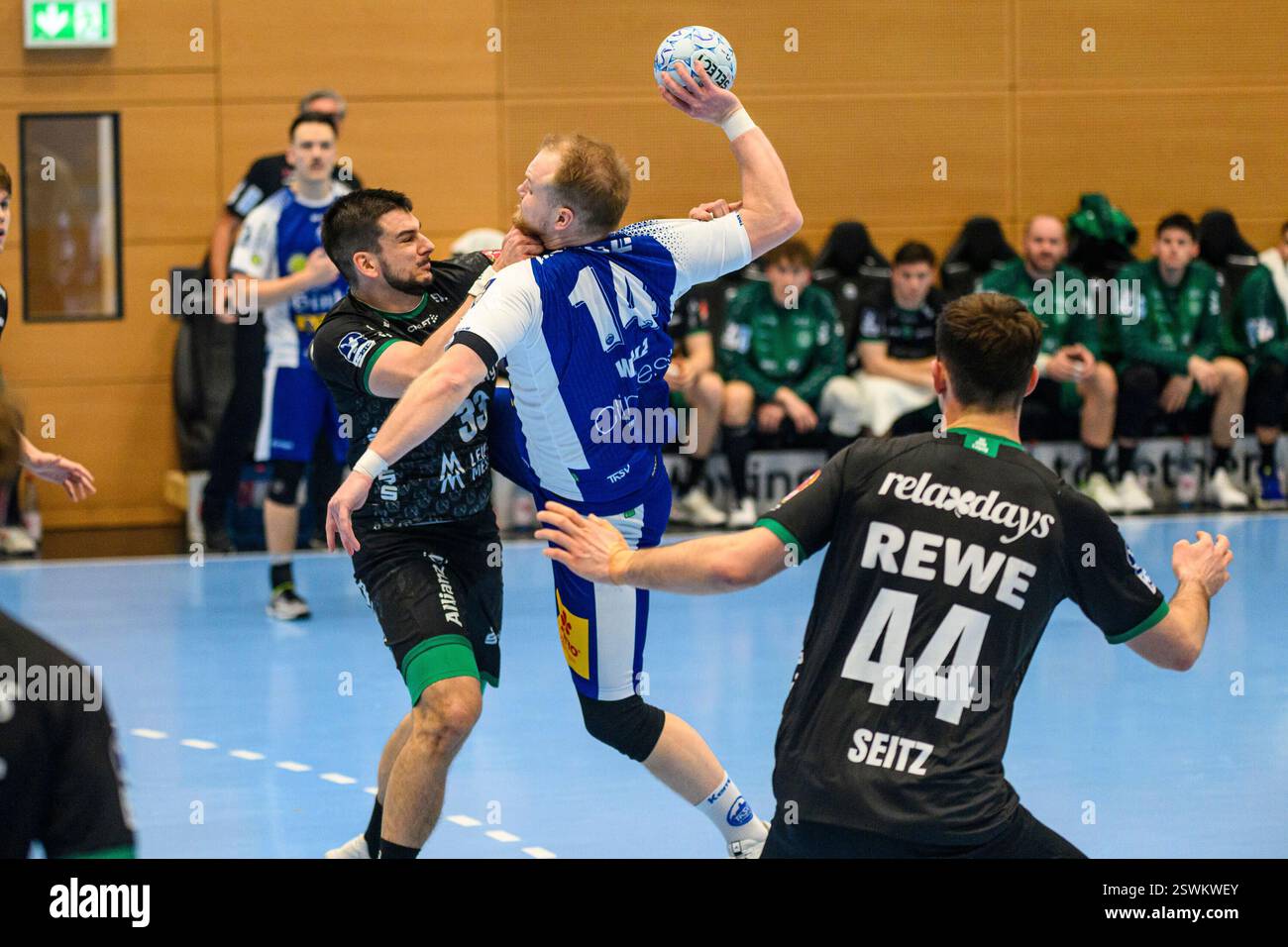 Eisenach, Deutschland. 21st Feb, 2025. Peter Walz (ThSV Eisenach, #14),