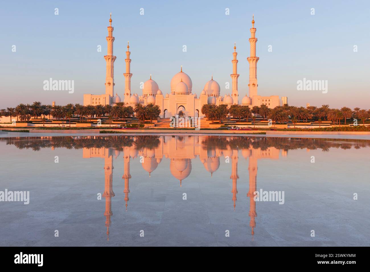 The Sheikh Zayed Grand Mosque (2007) with water reflection in Abu Dhabi ...