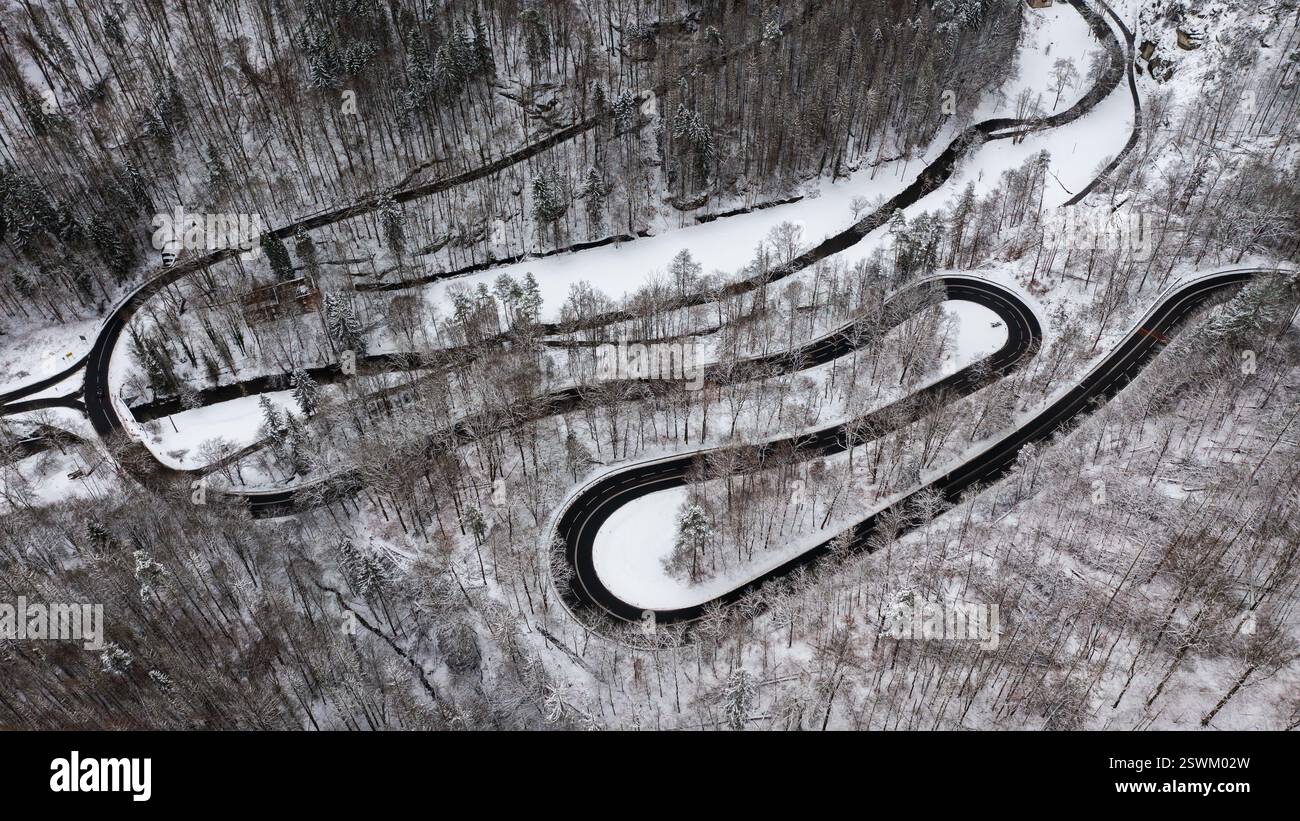 Aerial view picturesque meandering hi-res stock photography and images ...