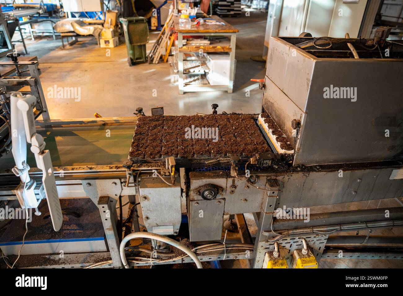 Pots receive even soil mixture in automatic pallet fill process in ...