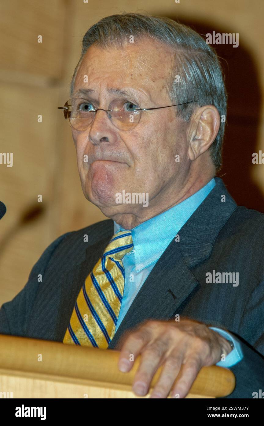 Donald rumsfeld hi-res stock photography and images - Alamy