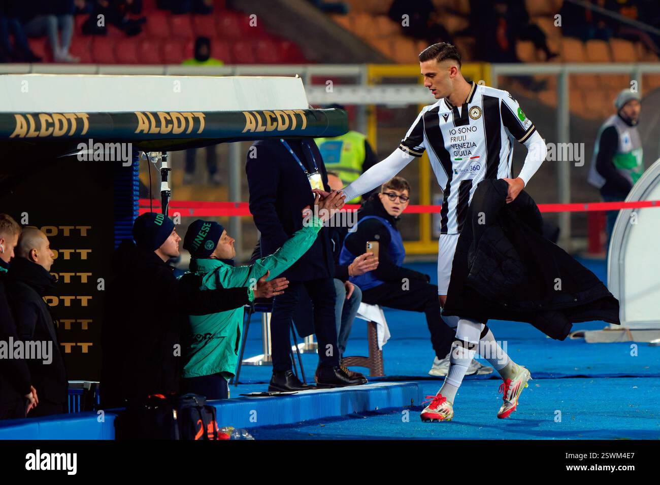 Lecce, Italy. 21st Feb, 2025. Lorenzo Lucca of Udinese Calcio during US ...