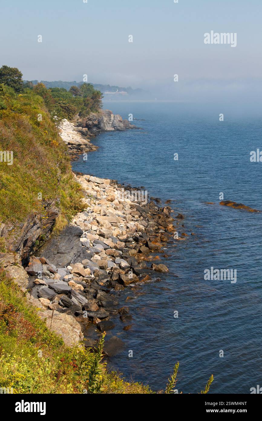 The Cliff walk at the shore of the Easton bay in Newport, Rhode Island ...