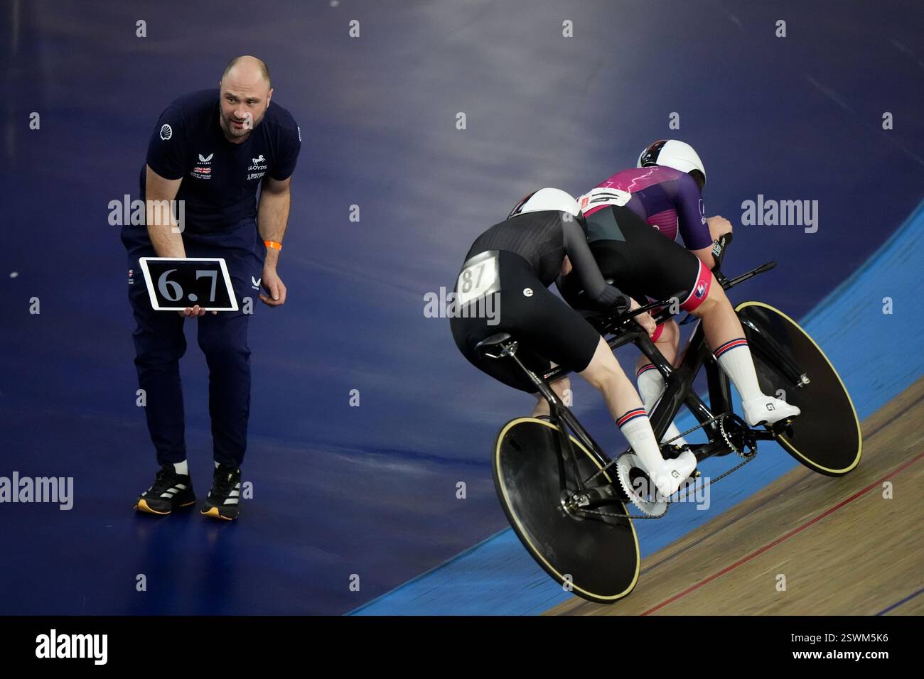 Sophie Unwin and Jenny Holl compete in the Women's Individual pursuit ...