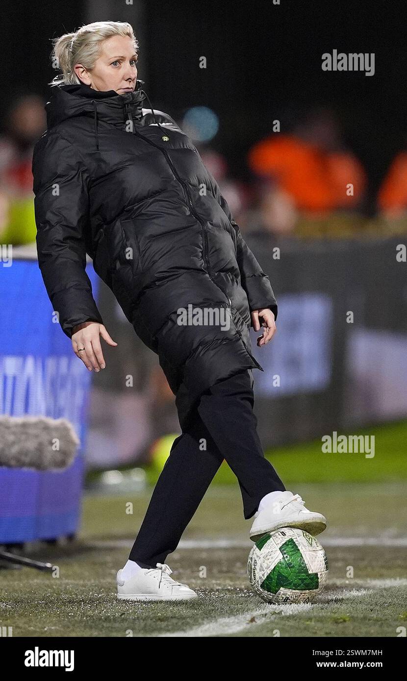 Ireland head coach Carla Ward on the touchline during the UEFA Women's ...
