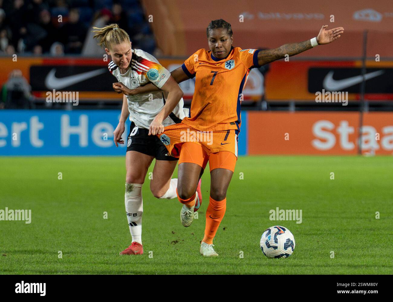 Zweikampf zwischen Janina Minge (Germany, #6) und Lineth Beerensteyn ...