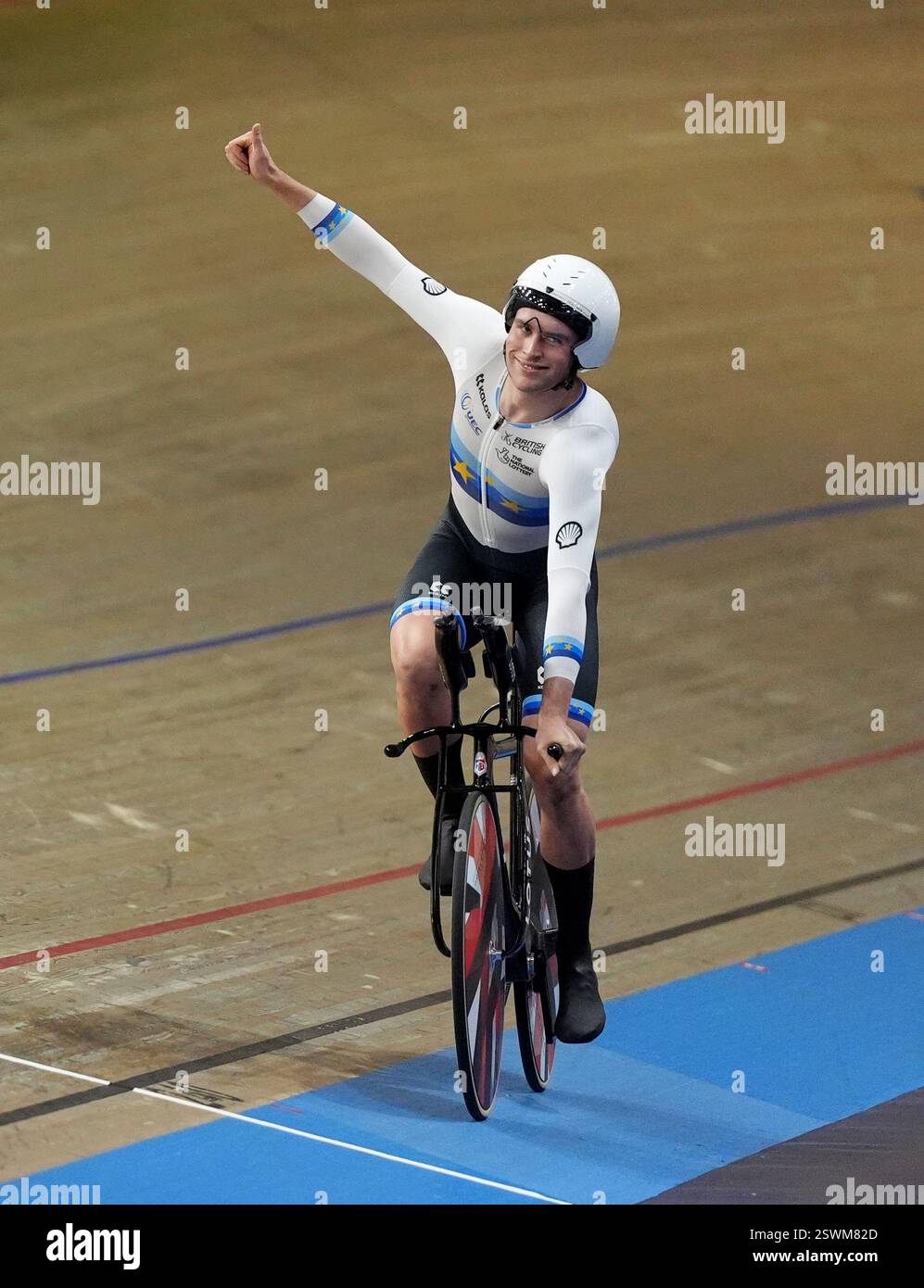 Josh Charlton celebrates winning gold in the Men's Pursuit Final on day ...