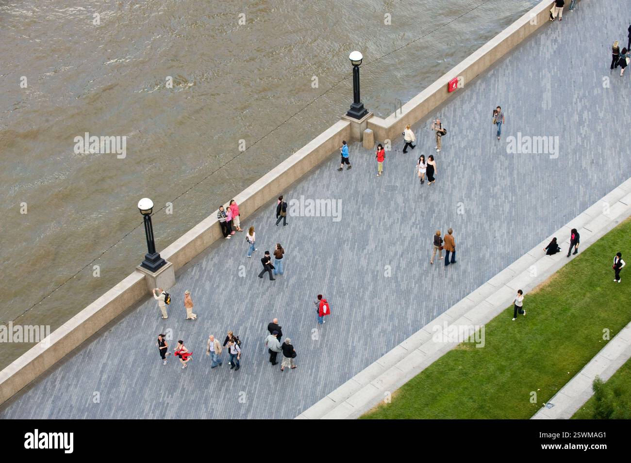 Potters fields walkway hi-res stock photography and images - Alamy