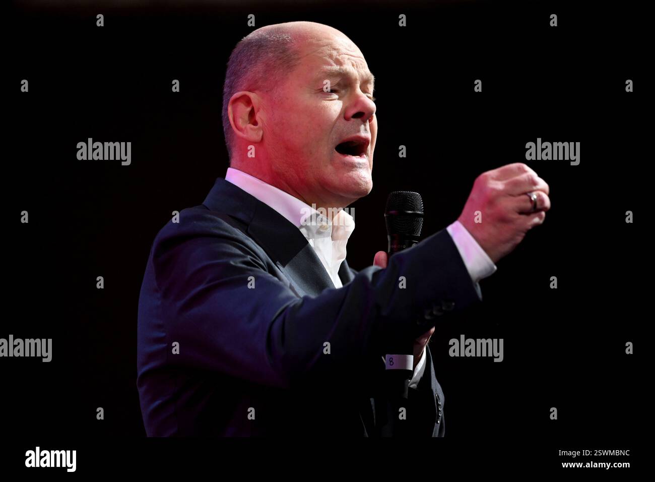 Dortmund, Germany. 21st Feb, 2025. Federal Chancellor Olaf Scholz (SPD ...