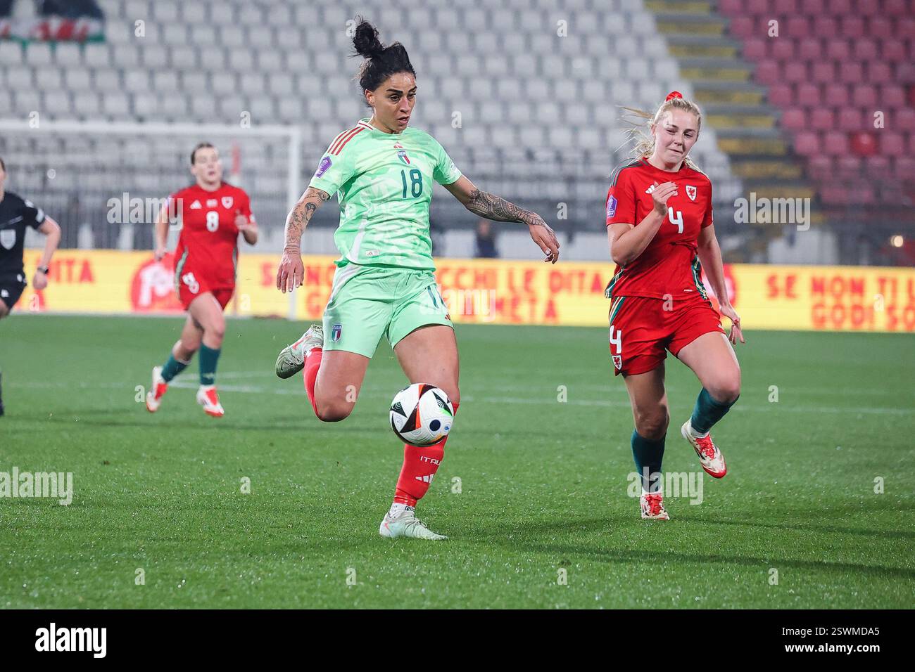 Monza, Italy. 21st Feb, 2025. No goal of Martina Piemonte and Mayzee ...