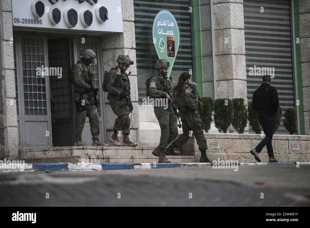 Tulkarm, Palestine. 21st Feb, 2025. Israeli soldiers arrest a young ...