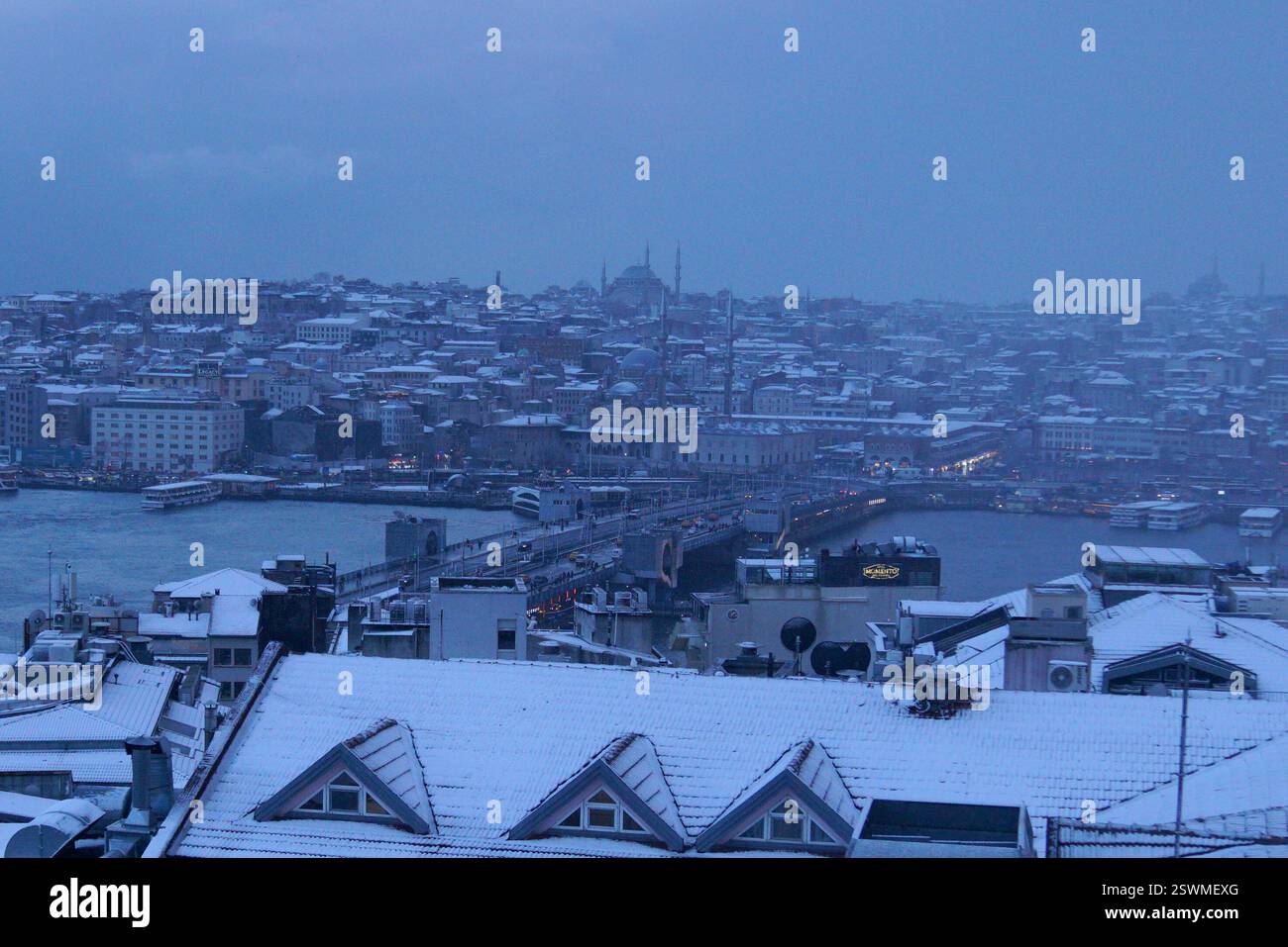 Eminonunewmosque hi-res stock photography and images - Alamy