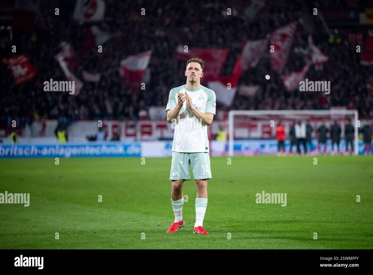 Senne Lynen (Werder Bremen, #14) ist enttauescht ueber die 5:0 ...