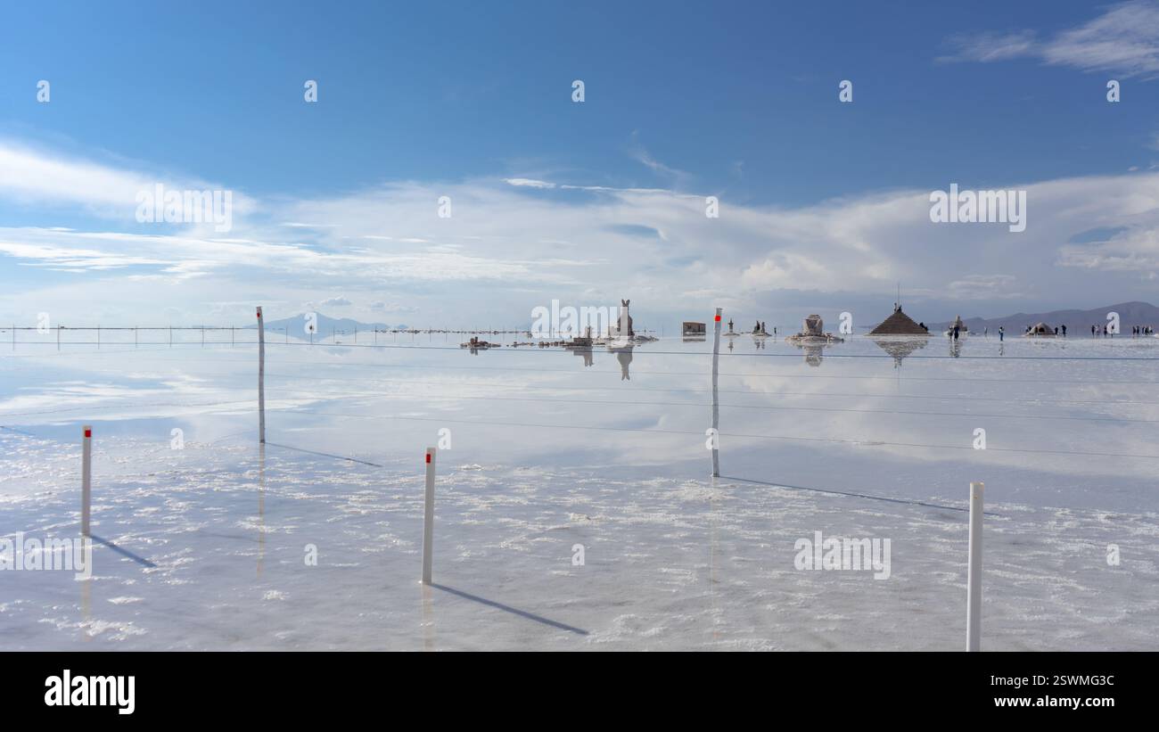 Salar de uyuni bolivia mirror hi-res stock photography and images - Alamy
