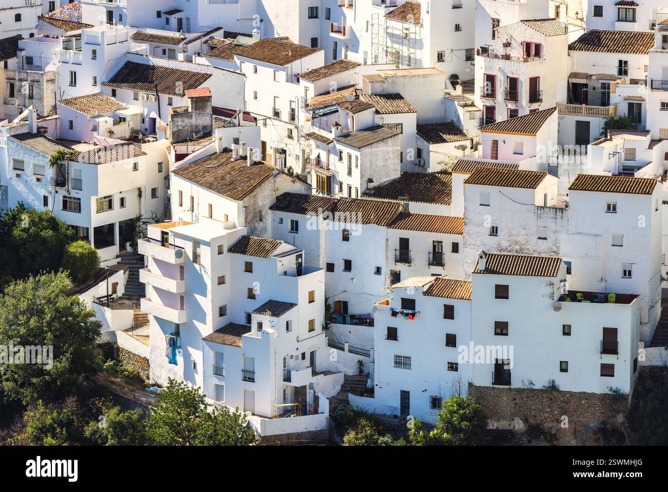 Hillside cluster whitewashed buildings hi-res stock photography and ...