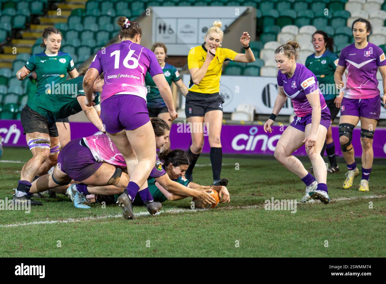 London, UK, 21st February 2025 Ealing Trailfinders Julia Schell reaches ...