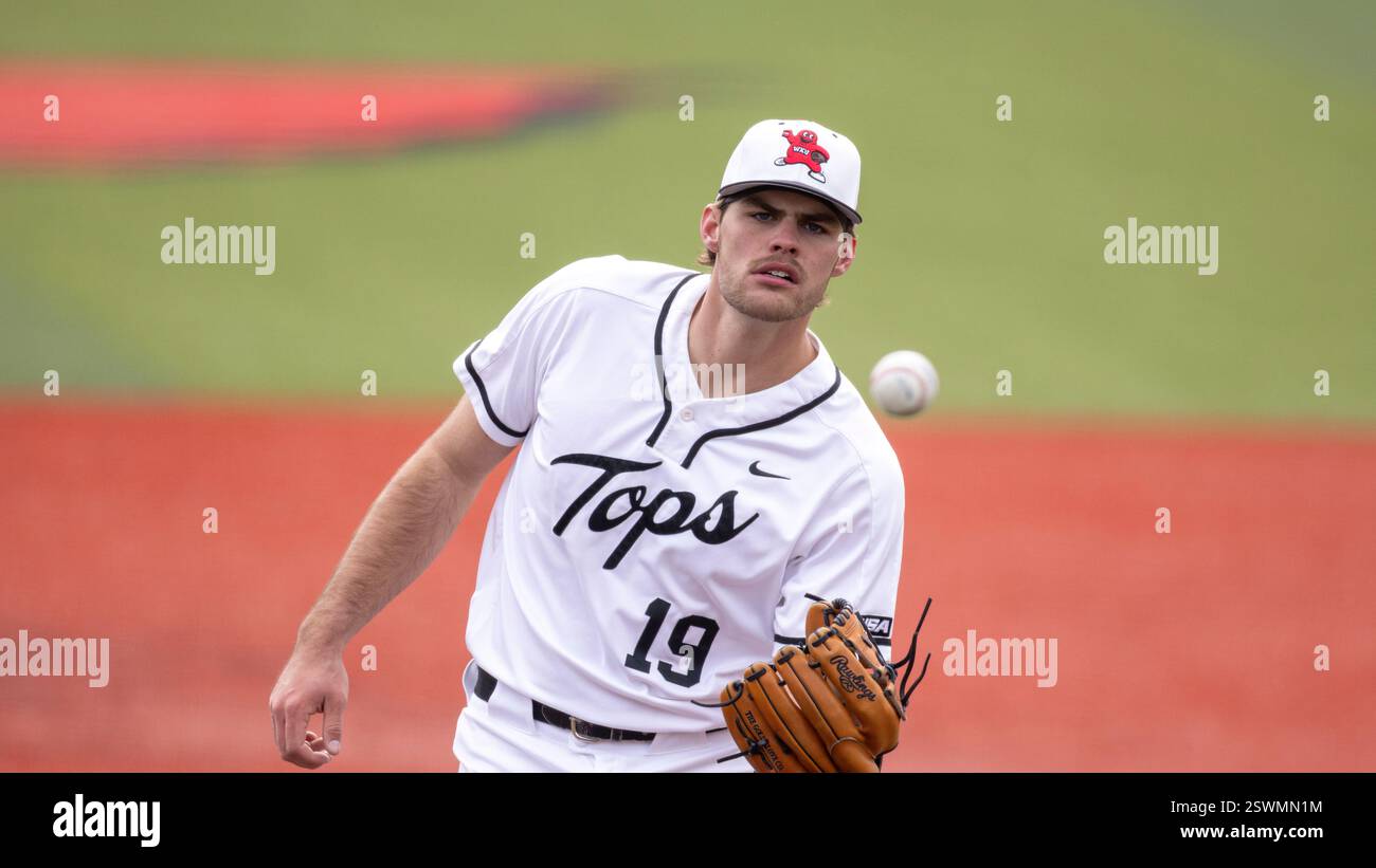WKU pitcher Treyson Peters (19) gets ready to pitch during the first ...